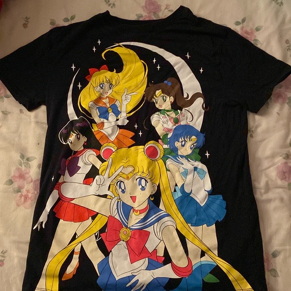Hot Topic | Tops | New Never Worn Hot Topic Graphic Tee Anime Sailor ...